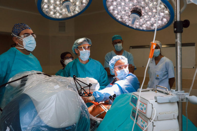 Cirugía robótica en prótesis rodilla y cadera | Clínica CEMTRO